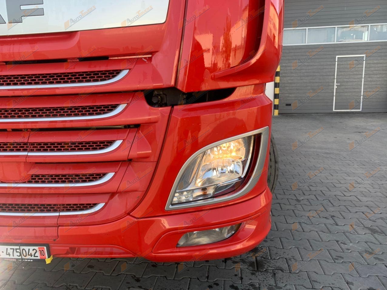 Окуляр фари лівий для DAF XF 106 1861949 запчастини AutoTrucks.com.ua
