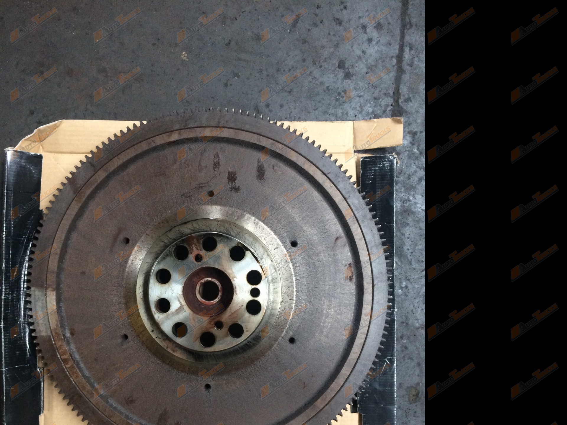 Маховик для Scania Euro 6 1776466 запчастини AutoTrucks.com.ua